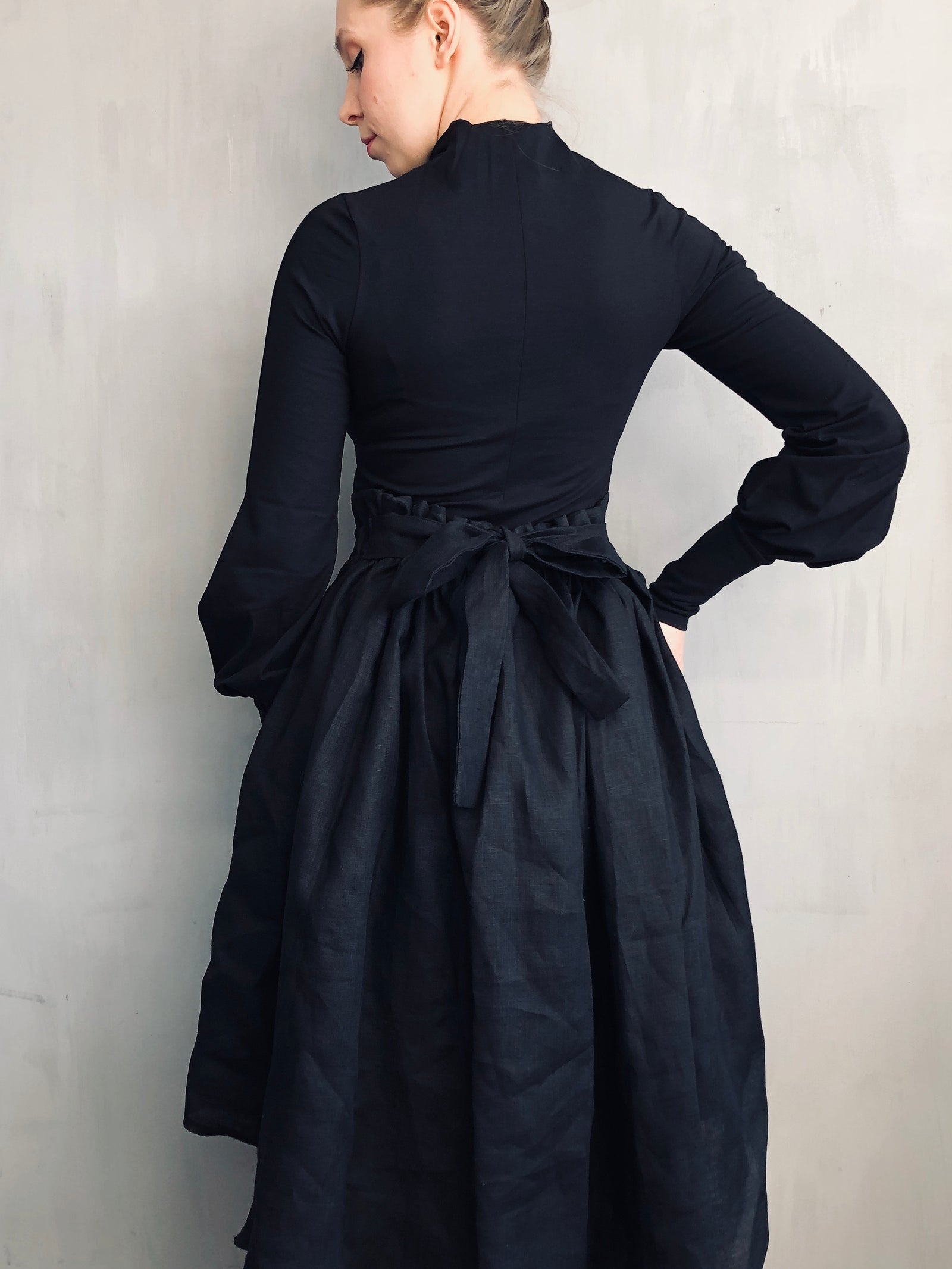 Restock 2021: Hourglass Longsleeve Tunic in Black